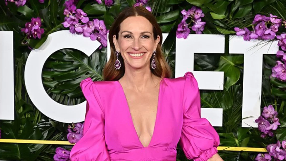 Julia Roberts at "Ticket to Paradise" Premiere - LA